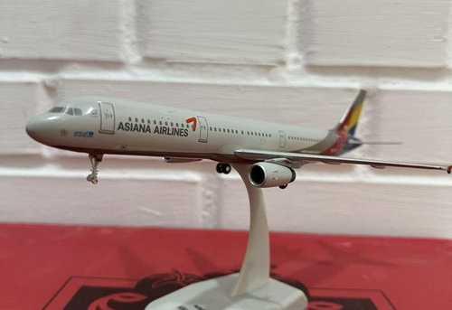 Модель самолета Asiana A321