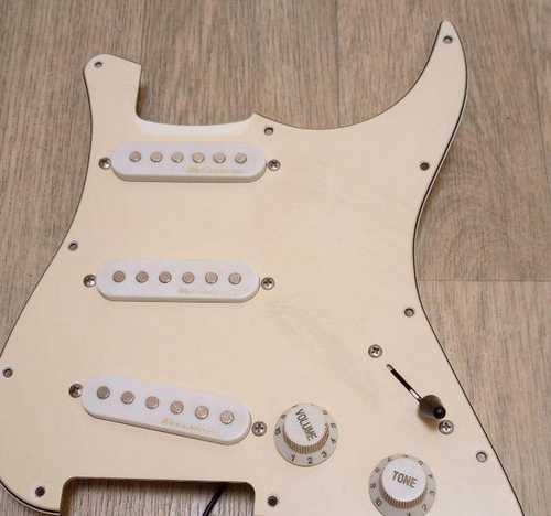 Пикгард stratocaster бежевый