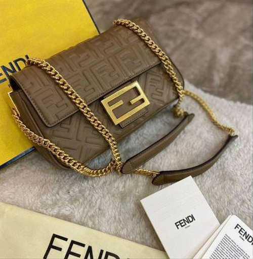 Клатч Fendi Baguette