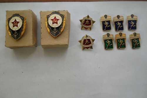 Значки Советской Армии и В М Ф