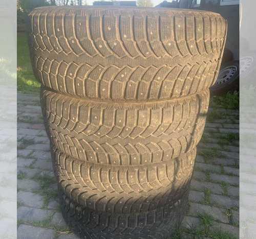 Bridgestone Blizzak Spike-01 215/60 R16