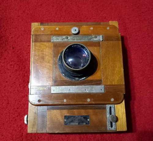 Старинный деревянный фотоаппарат фдк