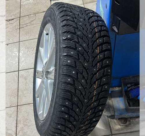 Nokian Tyres Hakkapeliitta 9 215/55 R17 98T