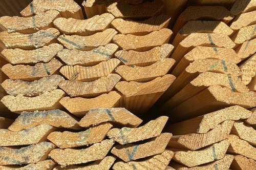 Плинтус потолочный деревянный 35х3м