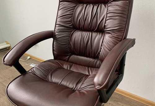 Офисное кожаное кресло