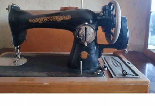 Продам швейную машинку в хорошем состоянии 1960 г