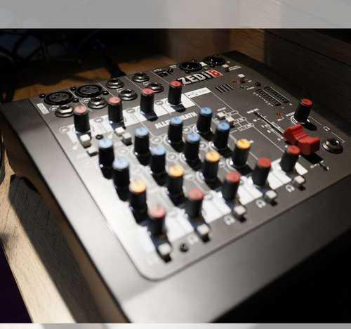 Аудиоинтерфейс Allen & Heath ZEDi-8