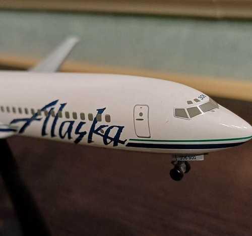 Модель самолета В737-900 alaska AIR herpa