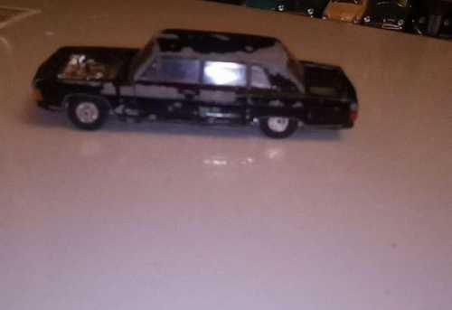 Модель автомобиля 1:43 СССР чайка газ 14