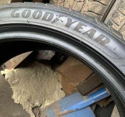 Goodyear Eagle F1 Asymmetric 3 245/40 R19 и 275/35 R19