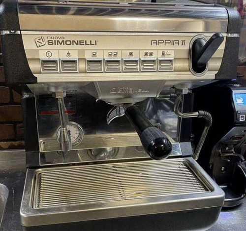 Кофемашина nuova simonelli