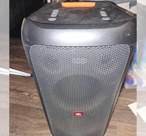 Акустические колонки jbl