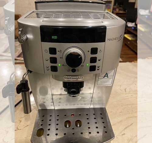 Кофемашина delonghi magnifica s