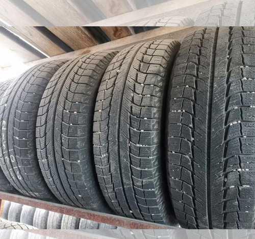 Michelin Latitude X-Ice 215/70 R16