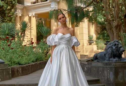 Свадебное платье новое атлас молочный42-44,44-46