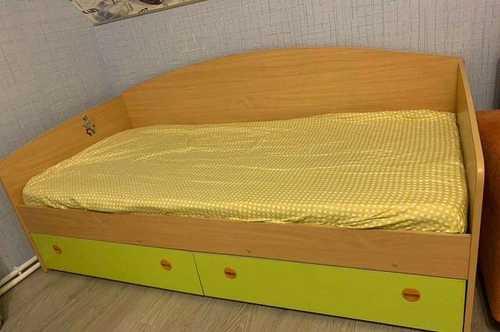 Детская кровать с матрасом 90*200