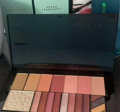 Футляр и кисти мери кей mary kay