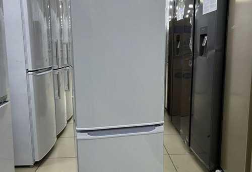 Холодильник с морозильником Бирюса 118 белый 48см