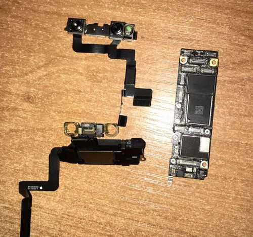 Материнская плата iPhone 11