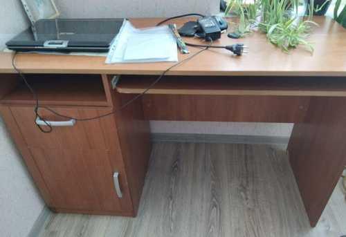 Письменный стол с тумбой