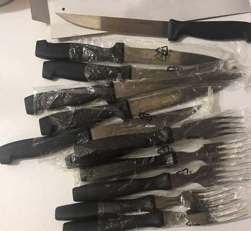 Набор ножей и вилок для компании и стейка