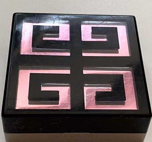 Givenchy компактная пудра