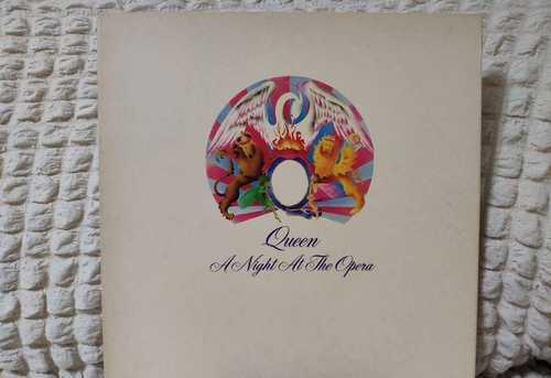 Queen – A Night AT The Opera, 1975 Japan