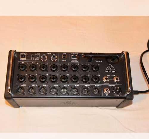 Цифровой микшер Behringer X-AIR XR18