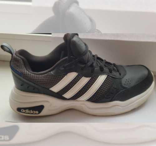 Кроссовки adidas Strutter