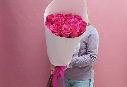 Букет из 15 розовых роз 80см Эквадор в оформлении