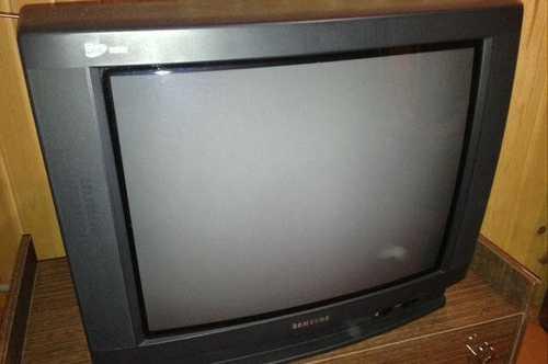 Телевизор Sumsung с диагональю 61 см