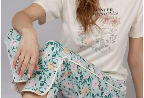Домашний комплект брюки в цветочек и футболка