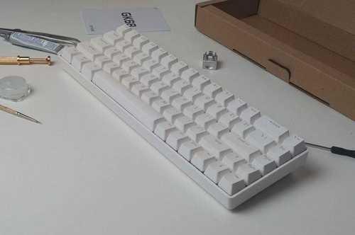 Кастомная клавиатура 65 белая