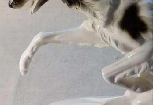Статуэтка фарфоровая собака гончая