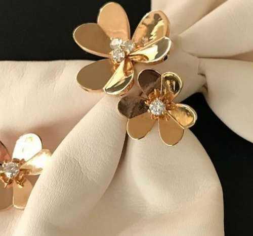 Серьги Van Cleef & Arpels Van Cleef & Arpels желтое золото 0.0016 мм
