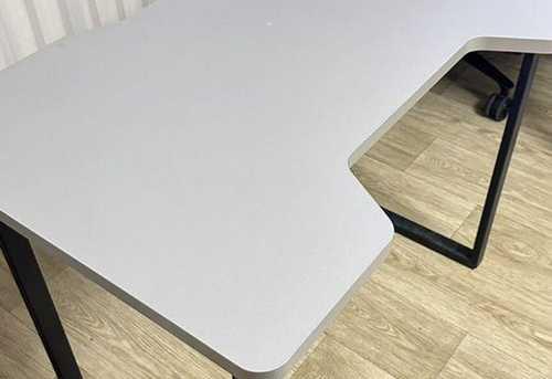 Компьютерный стол серый