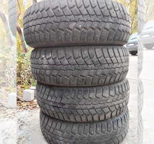 Kumho I'Zen Wis KW19 215/65 R16