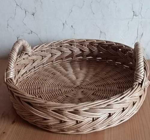 Поднос с ручками из бумажной лозы