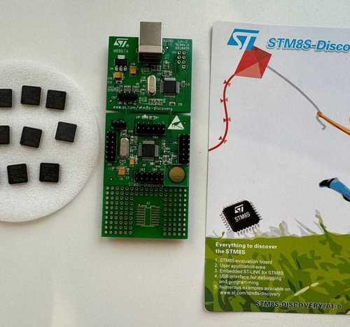 Плата разработки, программатор ST-Link и 10 STM8S