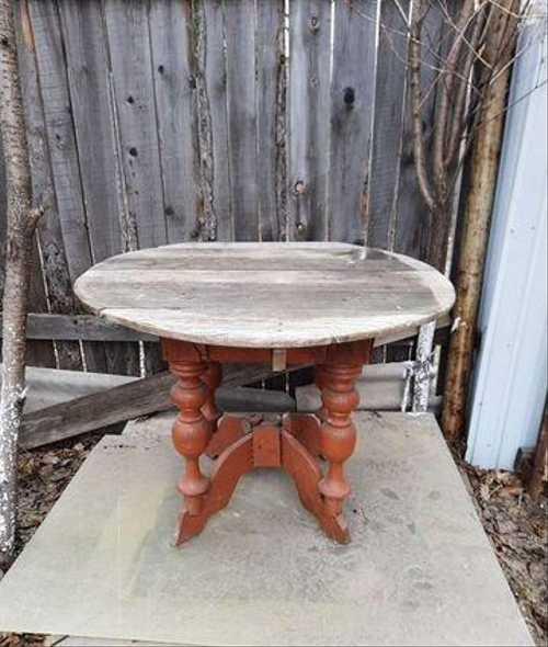 Старинный,деревянный,круглый стол