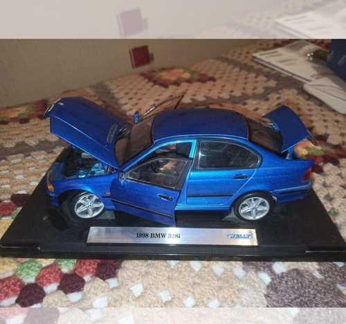 Коллекционная модель BMW 328i Hard Top 1998 1:18