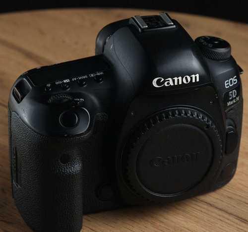 Canon EOS 5D Mark IV body