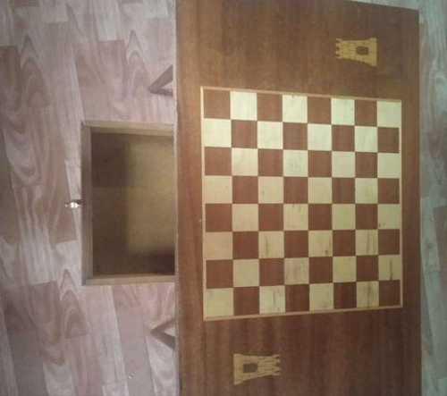 Шахматный столик с ящичком