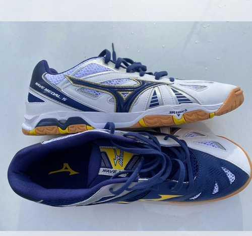 Кроссовки Mizuno Wave Medal 5 для тенниса