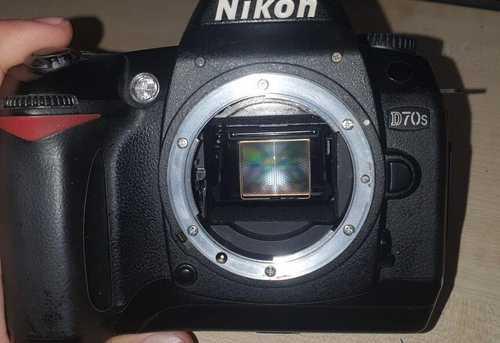 Зеркальный фотоаппарат nikon d70s