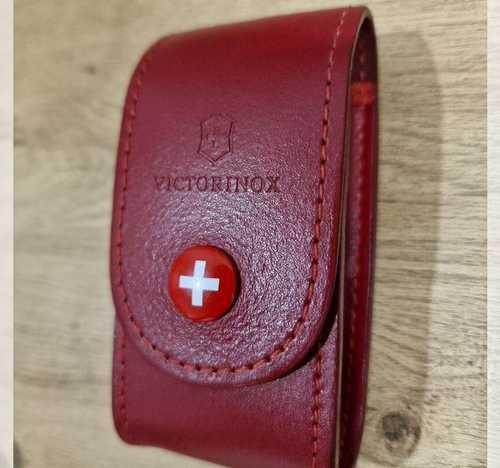 Victorinox чехол 4.0521.1 красный