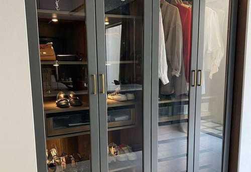 Шкаф со стеклянными дверцами на заказ