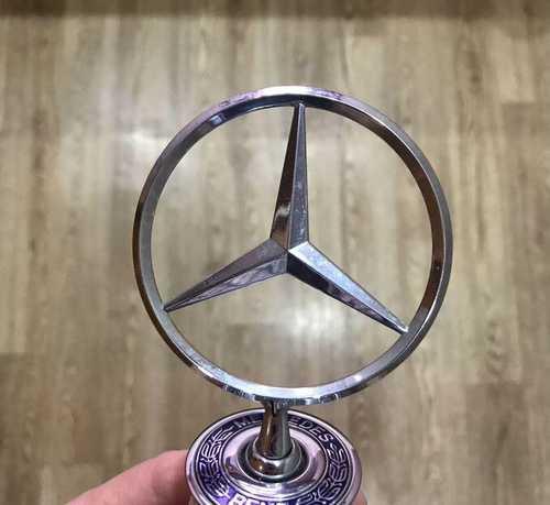 Значок mercedes на капот