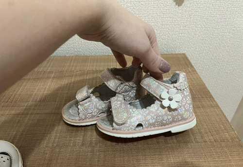 Босоножки - сандали для девочки 20 размер