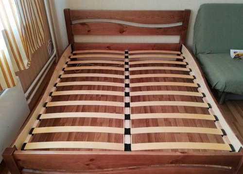 Кровать из массива сосны шириной 180 см